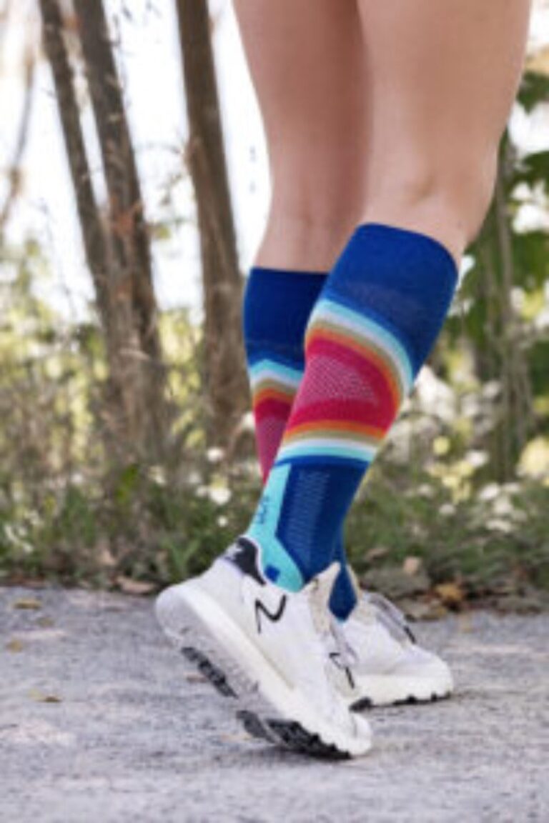 Lunatik Athletiks 20-30 mmHg Compression Knee High Propel Elite Unisex ...